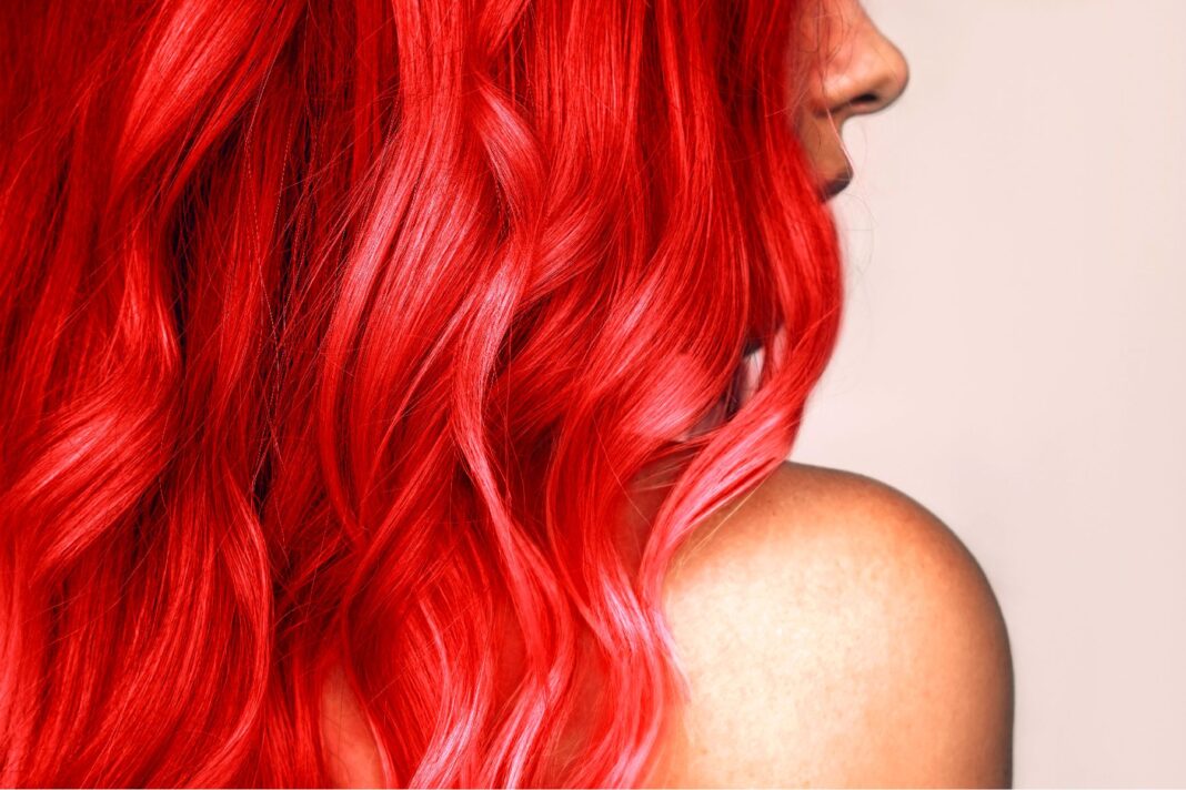 Décoloration cheveux rouges : astuces et conseils pour un résultat ...
